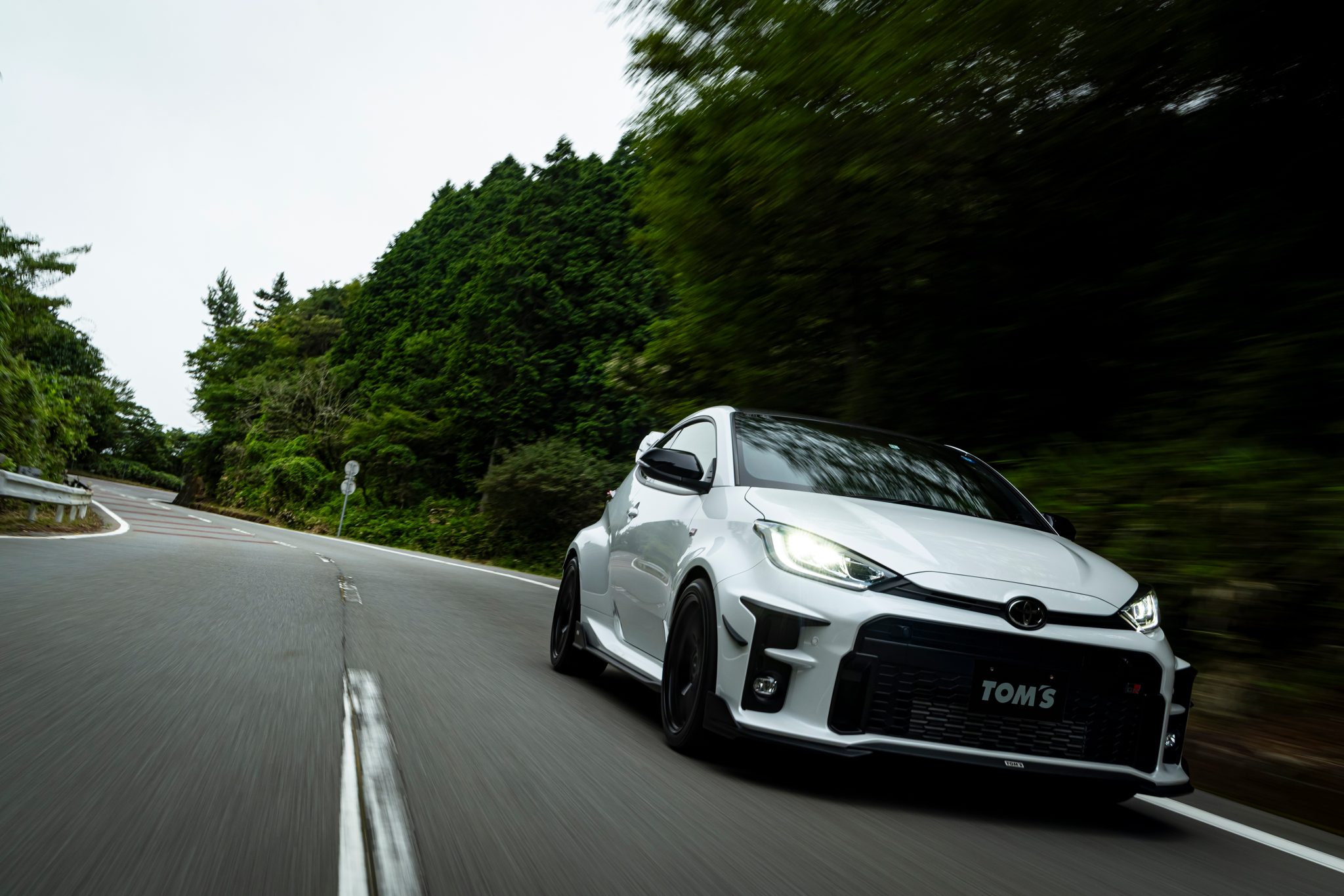 TOM'S GR YARIS - TOM'S